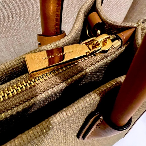 Michael Kors | Bags | Michael Kors Isla Small Tote | Poshmark